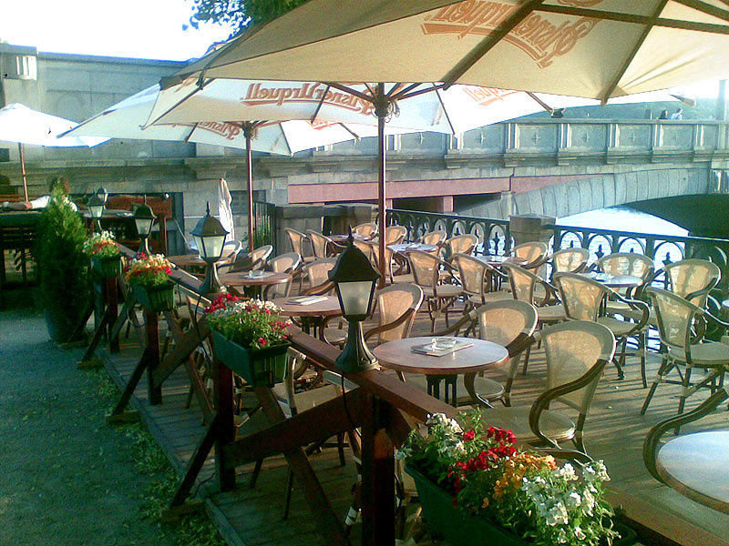 Café Mánes, nábytek pro restaurace | Ateliér Dako