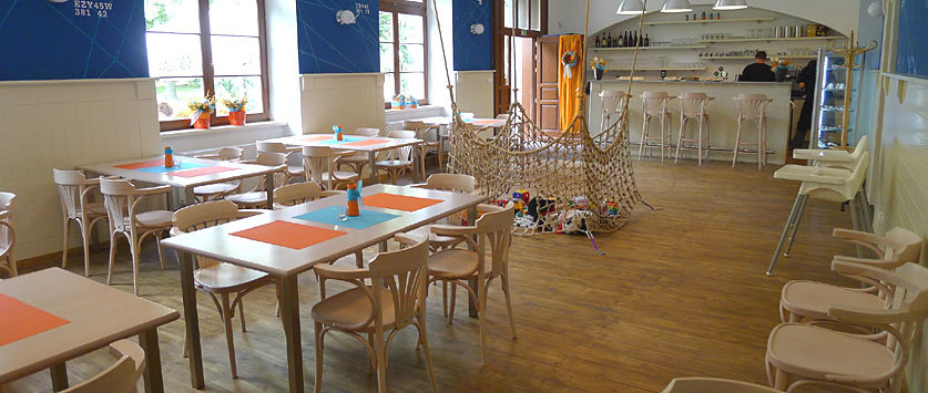 Café & Restaurant Avion air, nábytek pro restaurace | Ateliér Dako