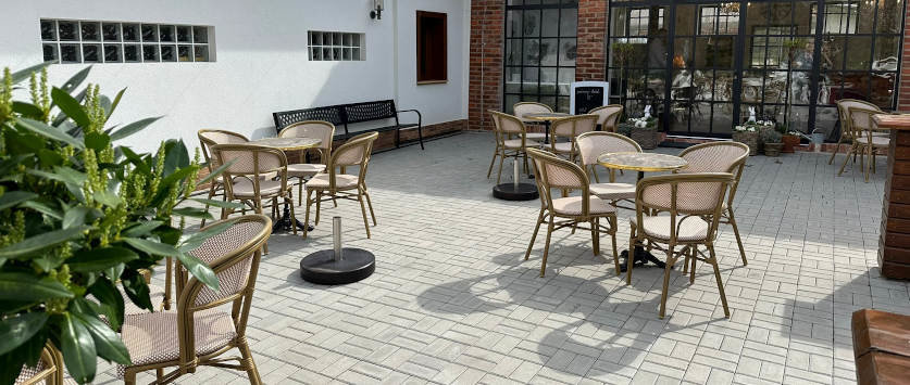 Maštal Café, nábytek pro restaurace | Ateliér Dako